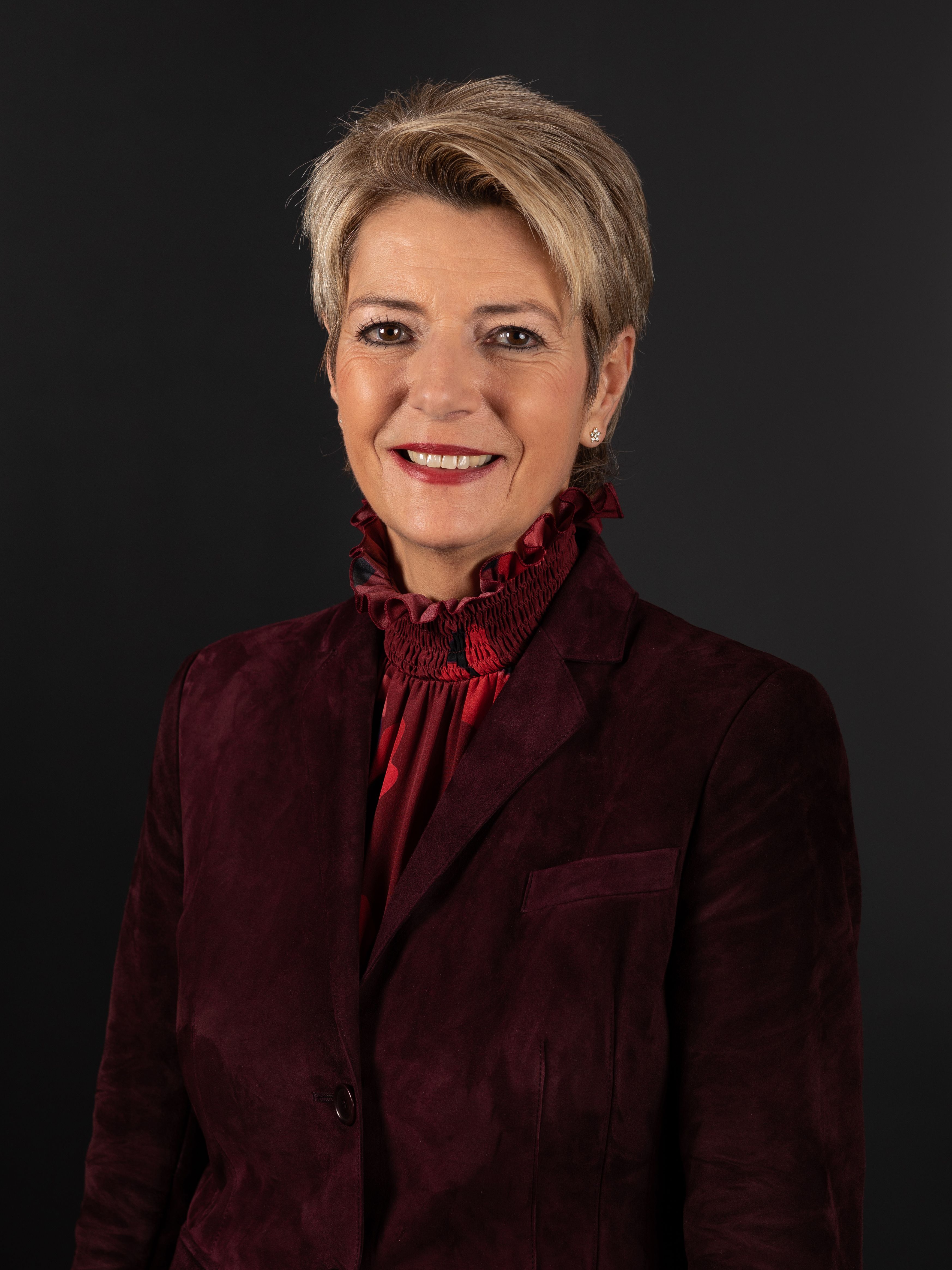 Bundesrätin Karin Keller-Sutter über die Teilrevision des ...